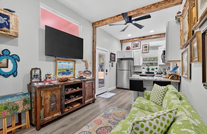 The Shell Shack Barn Stay• Feed The Tortoises! - Crystal River, FL