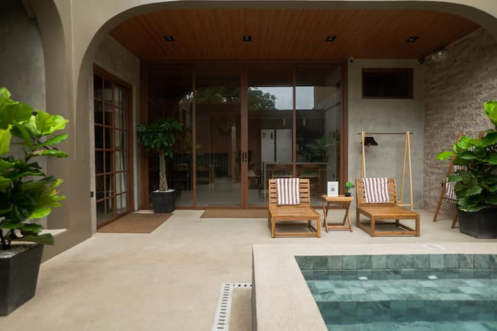 Modern Tropical Villa With Private Pool | Bulacan - Baliwag