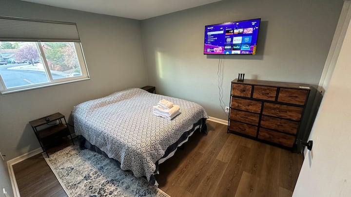 Queen Bedroom. Sparks/reno/tahoe #2 - Sparks, NV