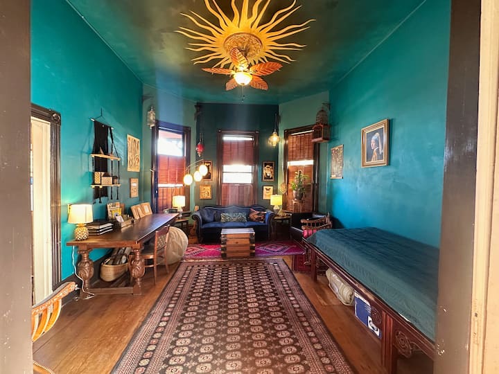 Memorable Victorian Family Retreat By Park, Market - Eureka, CA