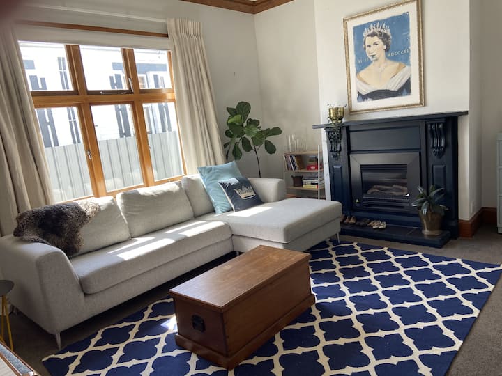 Stylish, Comfortable Home Away From Home - 內皮爾