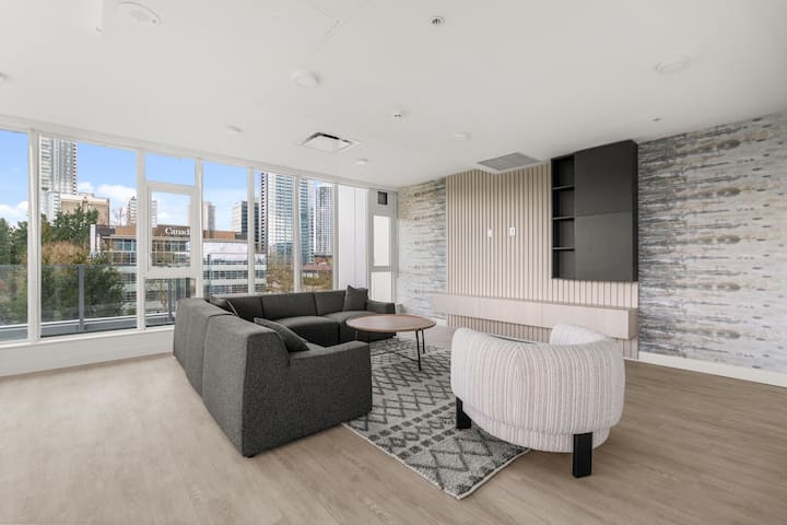 5-star New Studio Surrey Skytrain With A/c & Gym - New Westminster