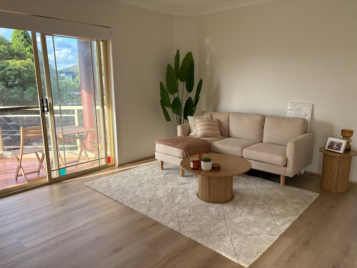 Renovated 1 Bed Apartment - Penshurst