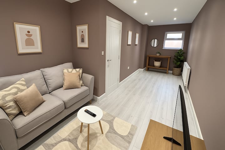 Modern 5 Persons Home - Northampton, UK