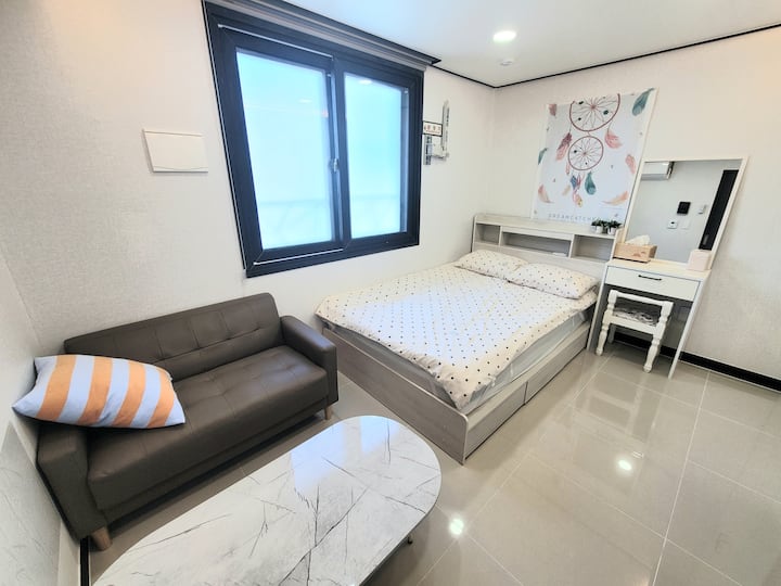 5#[무료넷플릭스] 성심당도보5분 야구장도보10분 대전역도보19분 게스트추천숙소 맛집탐방! - Daejeon