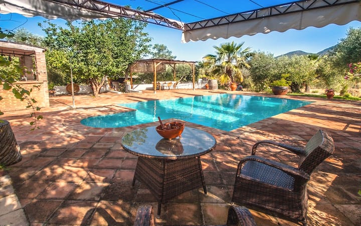 Villa With Art In El Gastor 234 By Mila Prieto - Algodonales