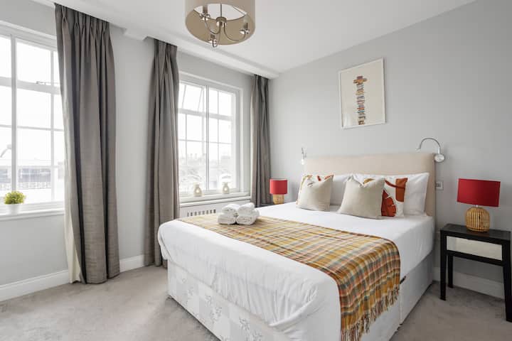 Stylish 2br/2ba Flat In Prime Chelsea Location - London