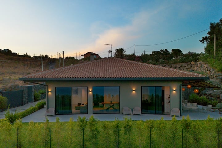 Villa Panoramica Con Jacuzzi, Acicastello - Valverde