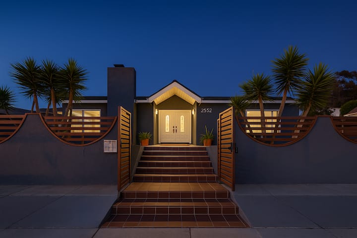 Two Units In One, Pool, Spa, Downtown, Parking - Coronado, CA