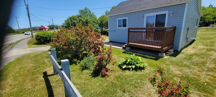 Seaside Chalet - Glace Bay
