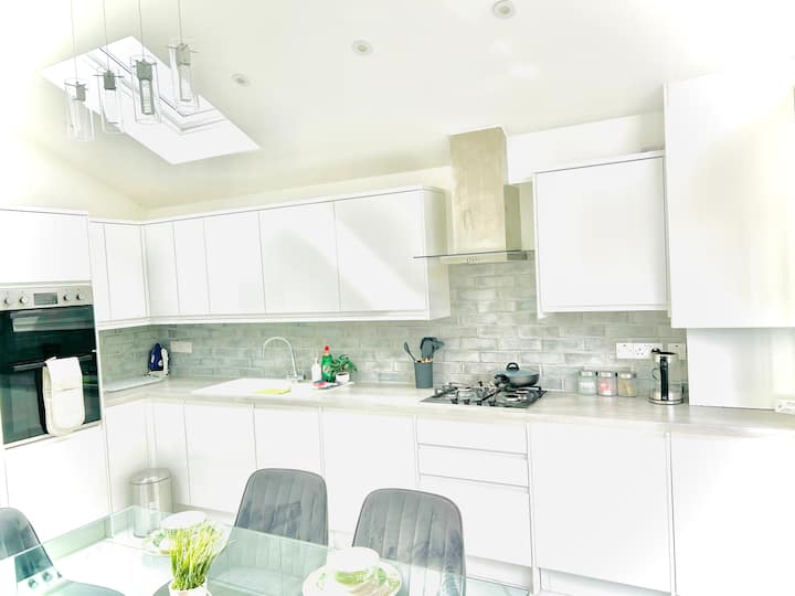 Home In Windsor - Slough