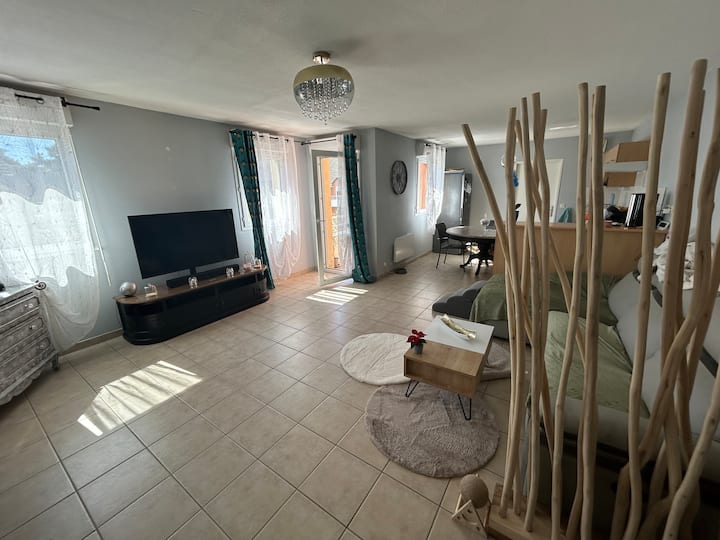 Au Pied Du Circuit - Le Mans