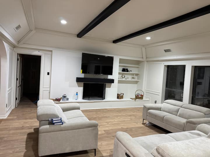 Texas Modern Farmhouse Retreat. - DeSoto, TX