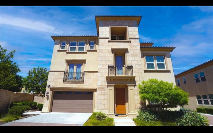 Lake Forest  Gated Community-2b1b Shared - Mission Viejo, CA