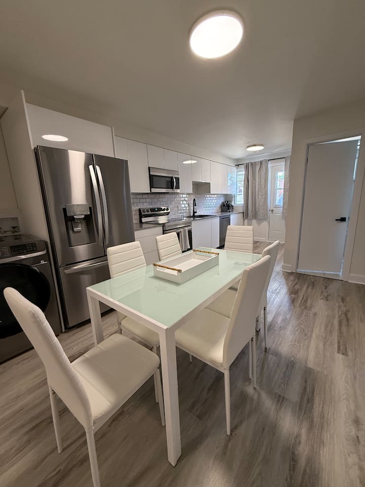 Heart Of Chomedey, New Apartment, Central A/c - Laval, Quebec, Canadà