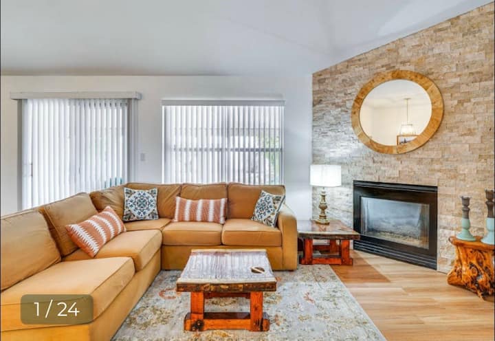 Clean Modern House - Henderson, NV