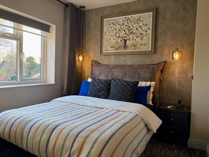 Private Bedroom In Modern Home - Taunton