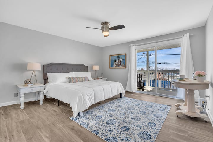 Large Beach & Waterpark House - Lake Lefferts, NJ