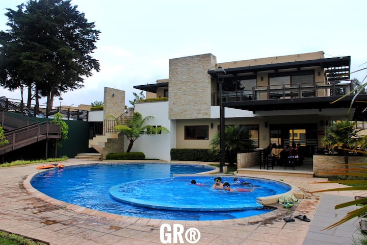 Casa Familiar De Huéspedes - Villa Canales