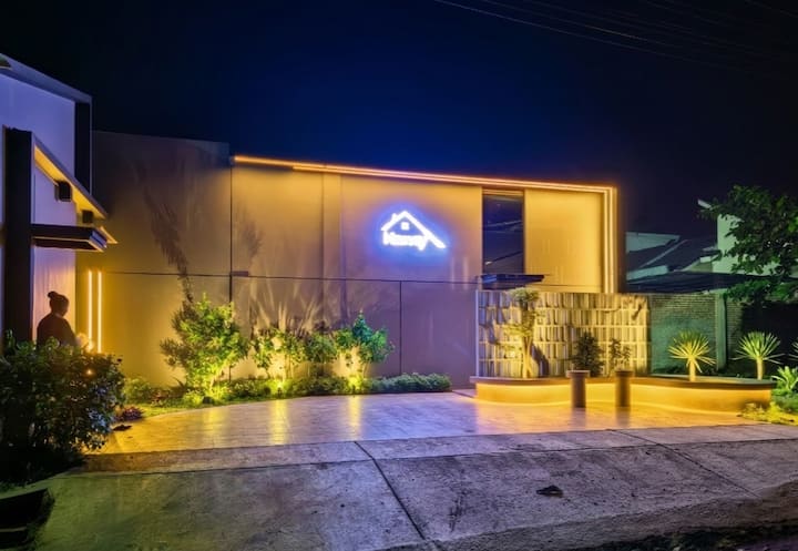 Homy Guesthouse 1 - Kasur Premium Setara Hotel - Cirebon