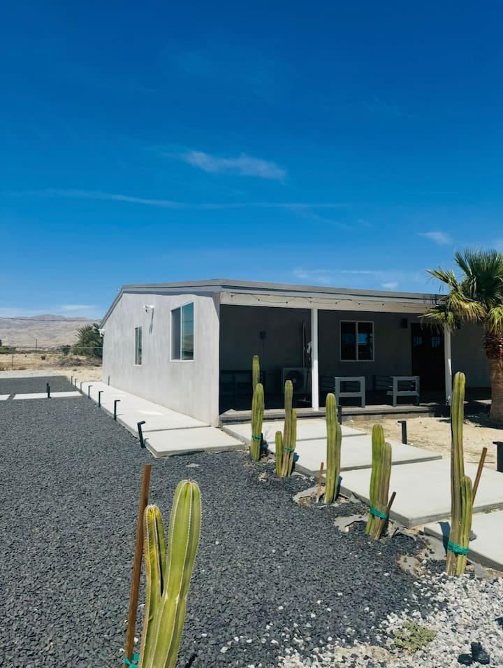 Desert Dreamscape Hideaway - Palm Springs, CA