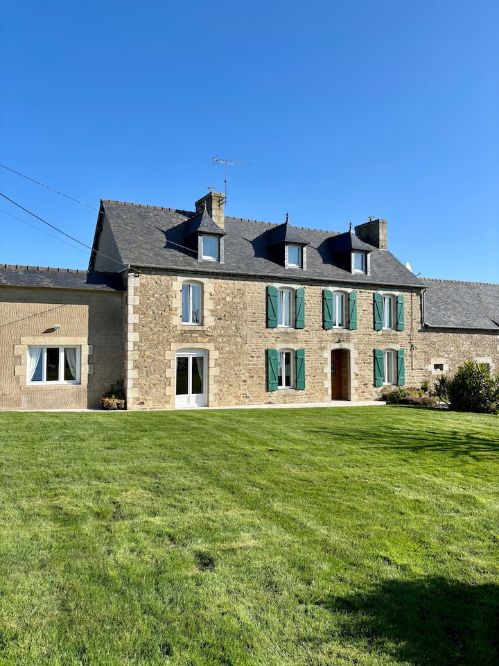 Longère Bretonne Avec Jardin - Moncontour