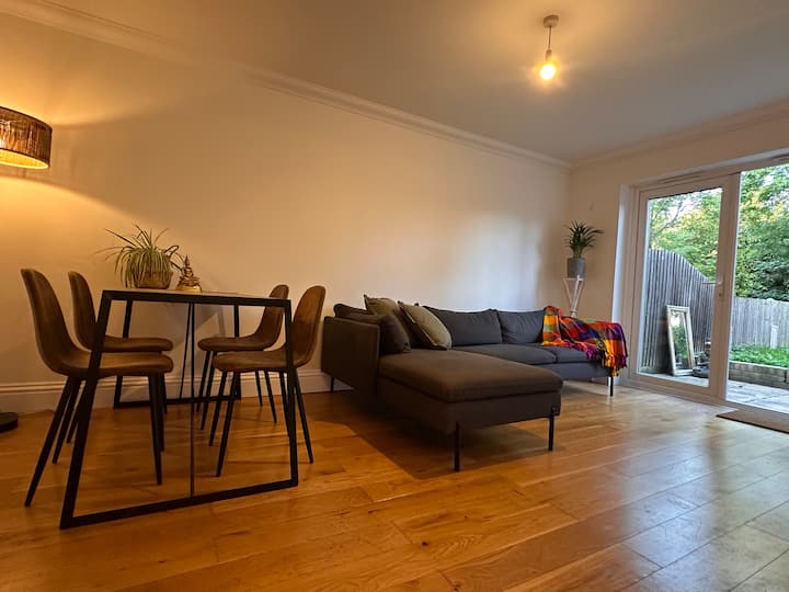 Cute 2 Bedroom Apartment With Garden In Se20 - Beckenham