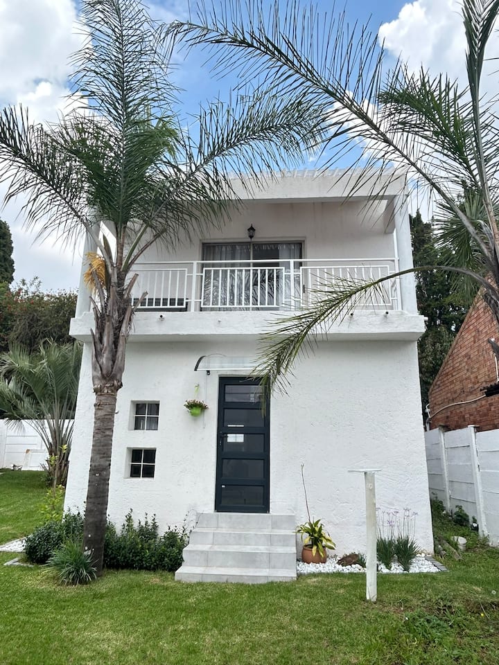 The Little White House - Private Garden Escape - Krugersdorp