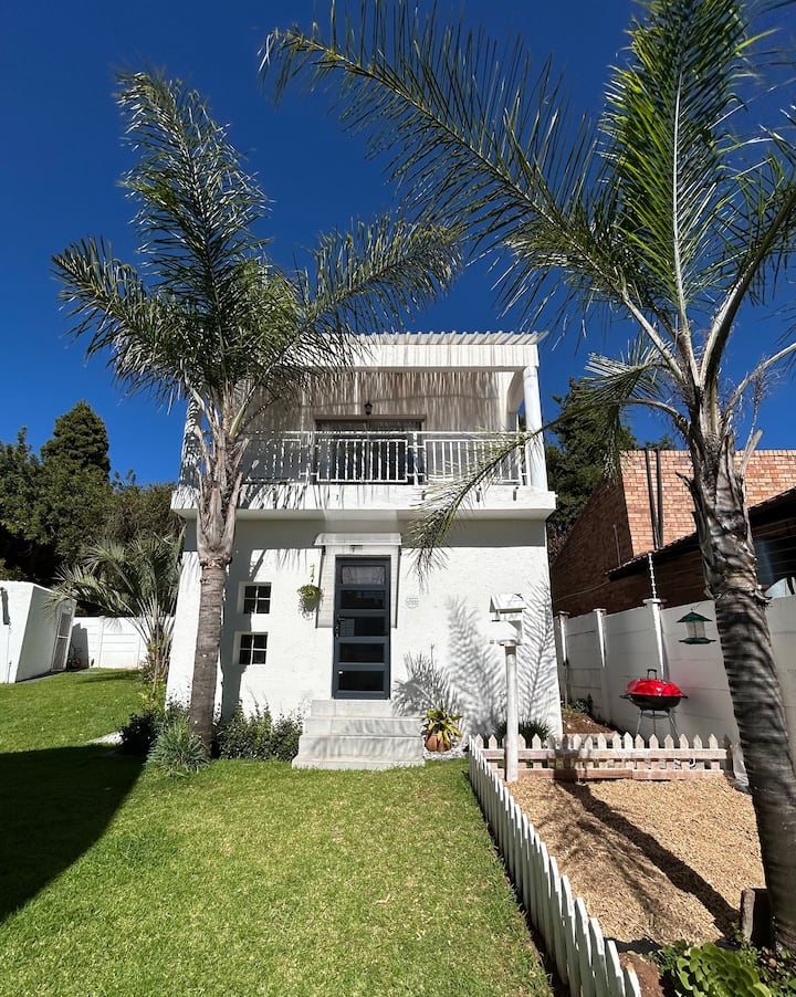 The Little White House - Private Garden Escape - Krugersdorp