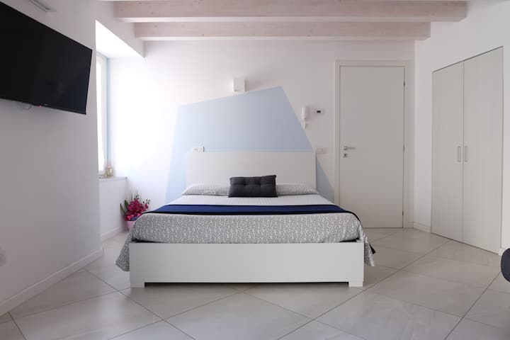 Studio Avec Poutres Apparentes – Récemment Rénové - Lecco