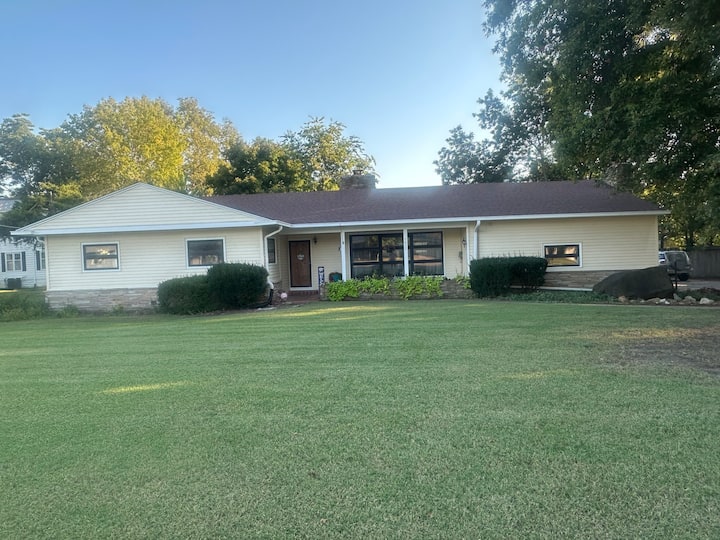 Weekend Oasis - Fredonia, KS