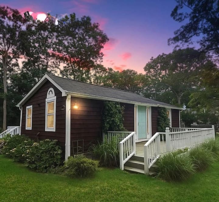 Cottage In The Hamptons - East Quogue, NY