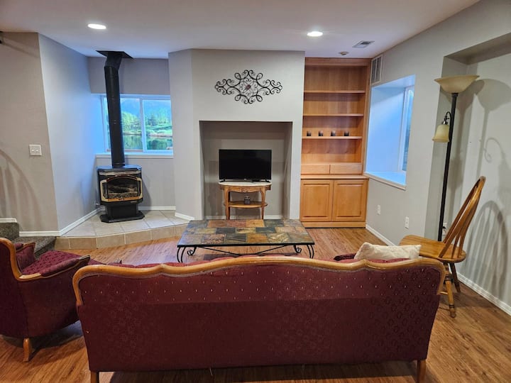 Beautiful Garden Level Apartment - Colorado Springs, CO