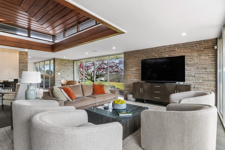Spectacular Meadow View Lodge With Amazing Pool - Elmwood Park Zoo, Norristown
