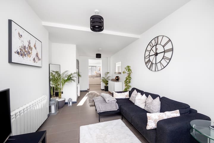 Luxury 2-bed Home - Free Parking & Garden - イギリス ブライトン