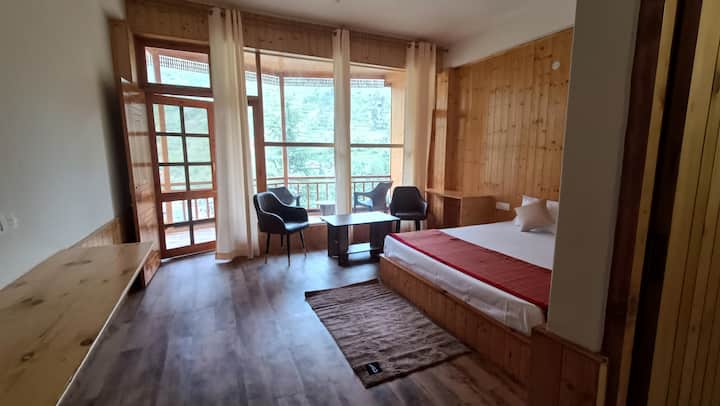 Jibhi Dreams: Grand Balcony Room - Jibhi