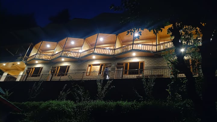 Jibhi Dreams: Grand Balcony Room - Jibhi