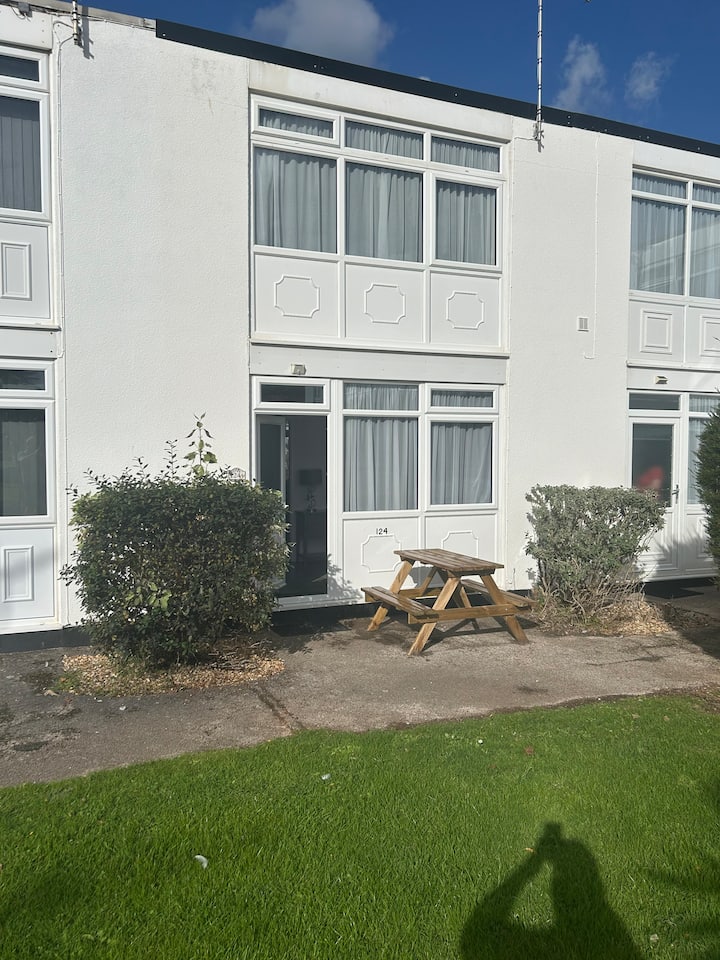 Modern, 2br Villa • Walk To Beach • Parking & Wifi - Dawlish