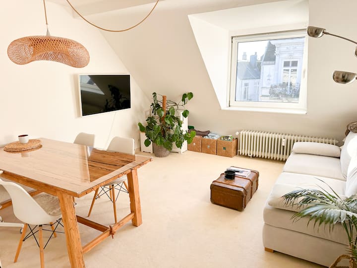 Helle Gemütliche 2-raum-dachwohnung In Eimsbüttel - Hamburgo