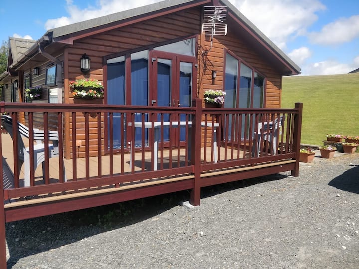 Quirky Coastal Lodge Sleeps 6 Ideal For Families - Barrow-in-Furness