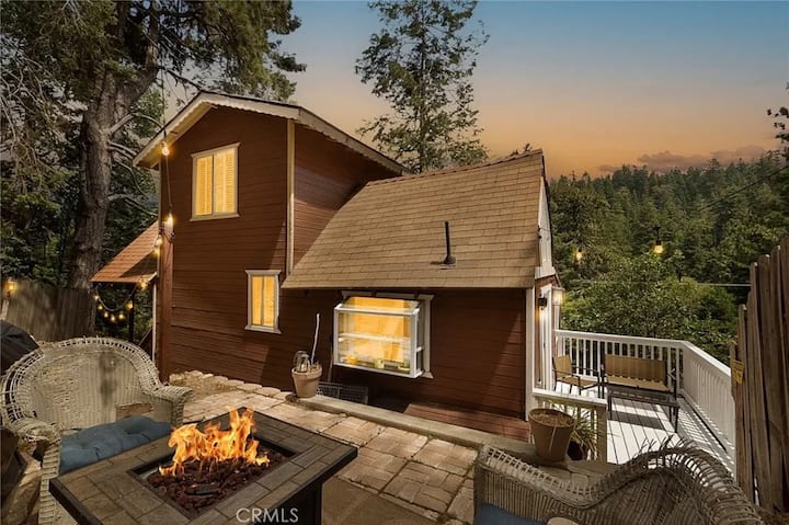 Cozy Cabin Retreat In Arrowhead - Lake Arrowhead, CA
