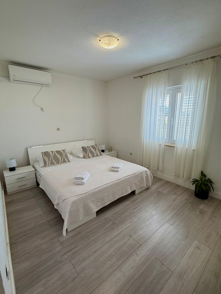 Studio Apartment For 2 - Makarska