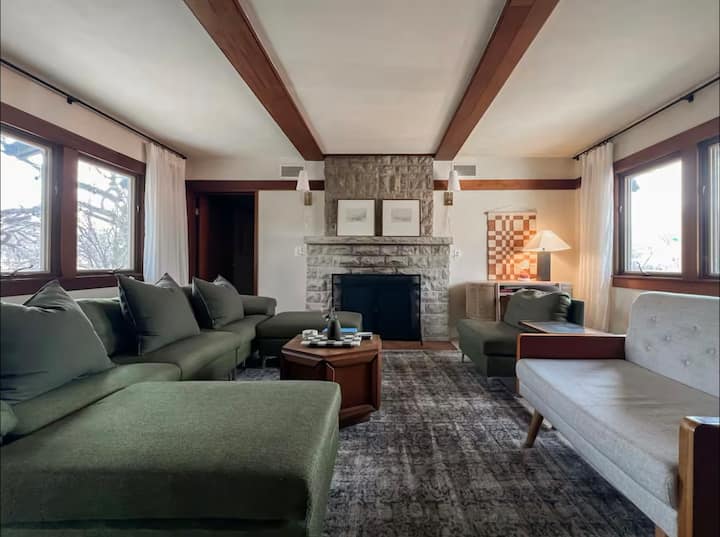 Riverfront Mid Century-cabin Retreat - Wichita, KS