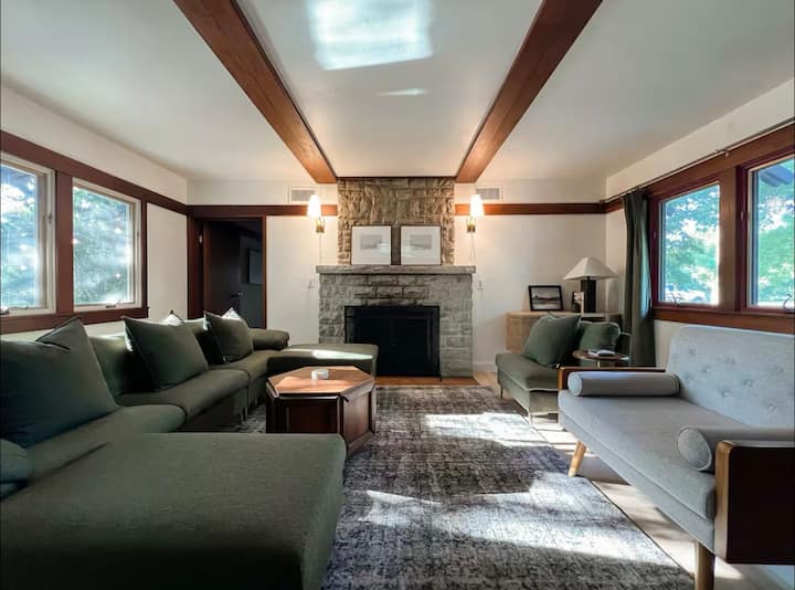 Riverfront Mid Century-cabin Retreat - Wichita, KS