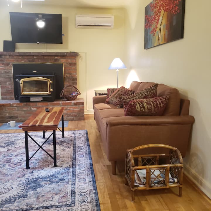 Two Story Bungalow Quiet Area. Three Bedrooms - Eugene, OR