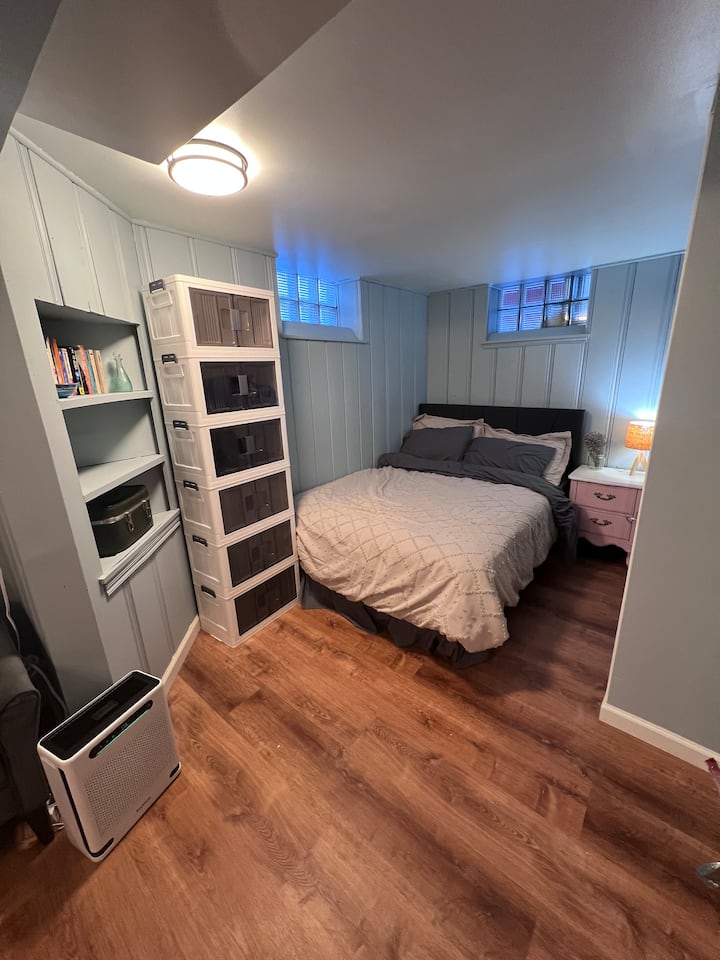 Private Entrance Basement Suite 15 Min To Detroit! - Grosse Pointe, MI