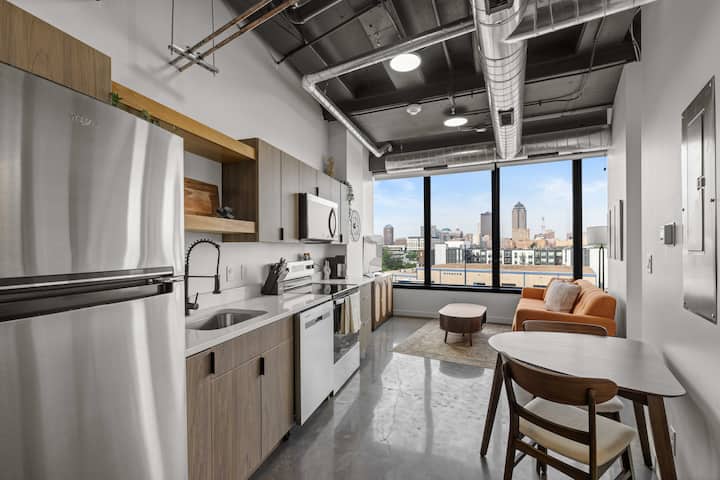 Downtown | Free Parking | Gym - Des Moines, IA