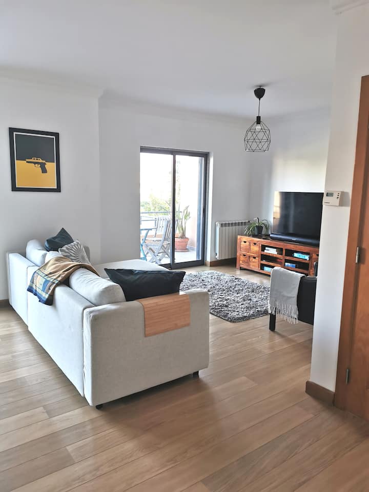 3 Bedroom Family Home With Balcony - Estoril