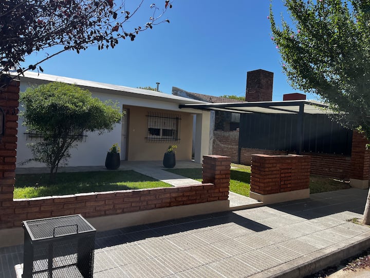 Casa Con Patio Y Cochera
Familiar-laboral - Bell Ville