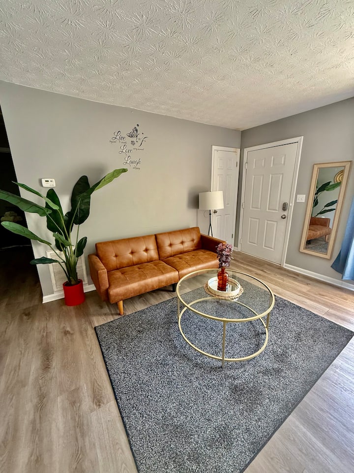 Cinephiles Rejoice! 2br Near Downtown | Sleeps 5 - Covington, GA